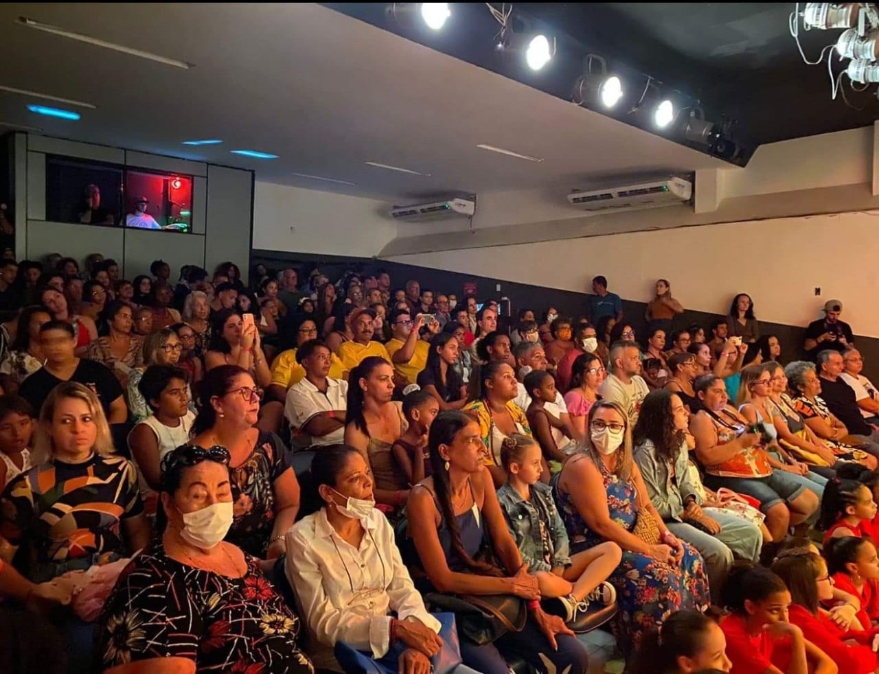 Saquarema: Teatro Mário Lago retoma sua programação cultural - Folha do ...