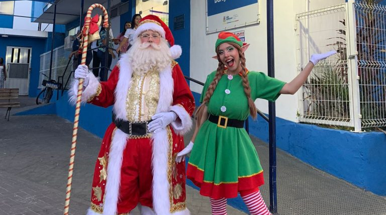 Papai Noel leva alegria para hospital infantil em São Gonçalo - Folha ...