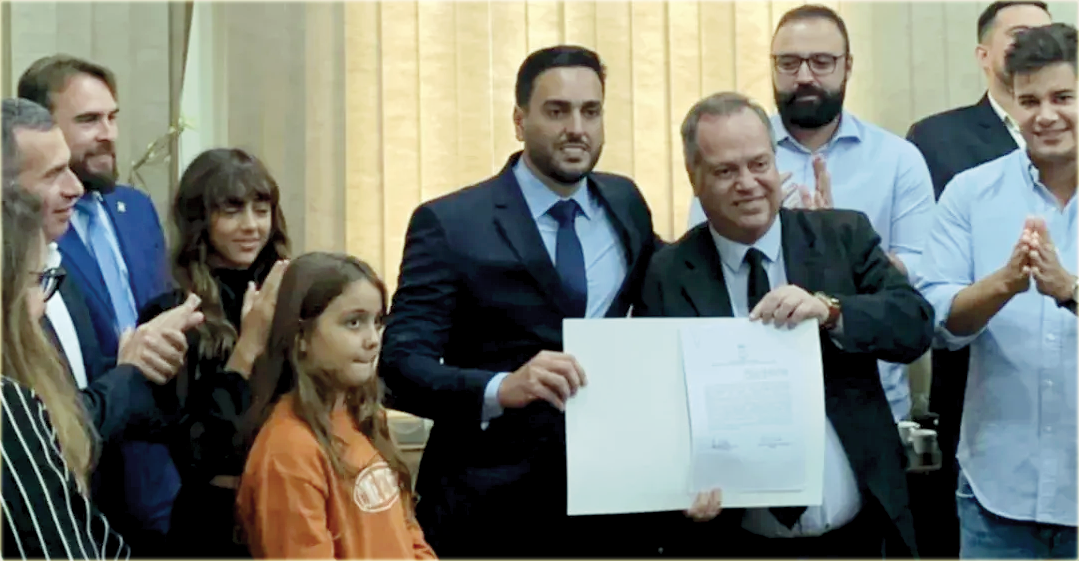 Troca-troca: Junior Morett toma posse como vereador na Câmara Municipal ...