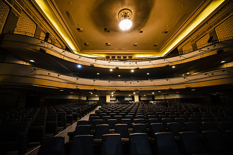 Teatro Riachuelo Rio oferece visita guiada teatralizada nesta quinta